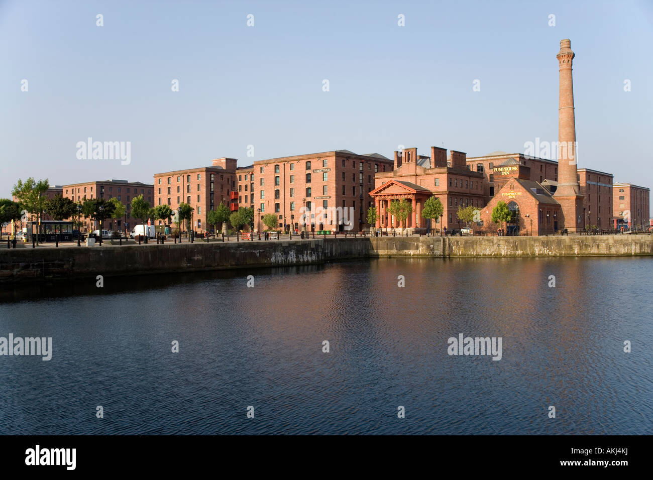 Albert Dock and the Pump House Inn with Canning Dock in front ...