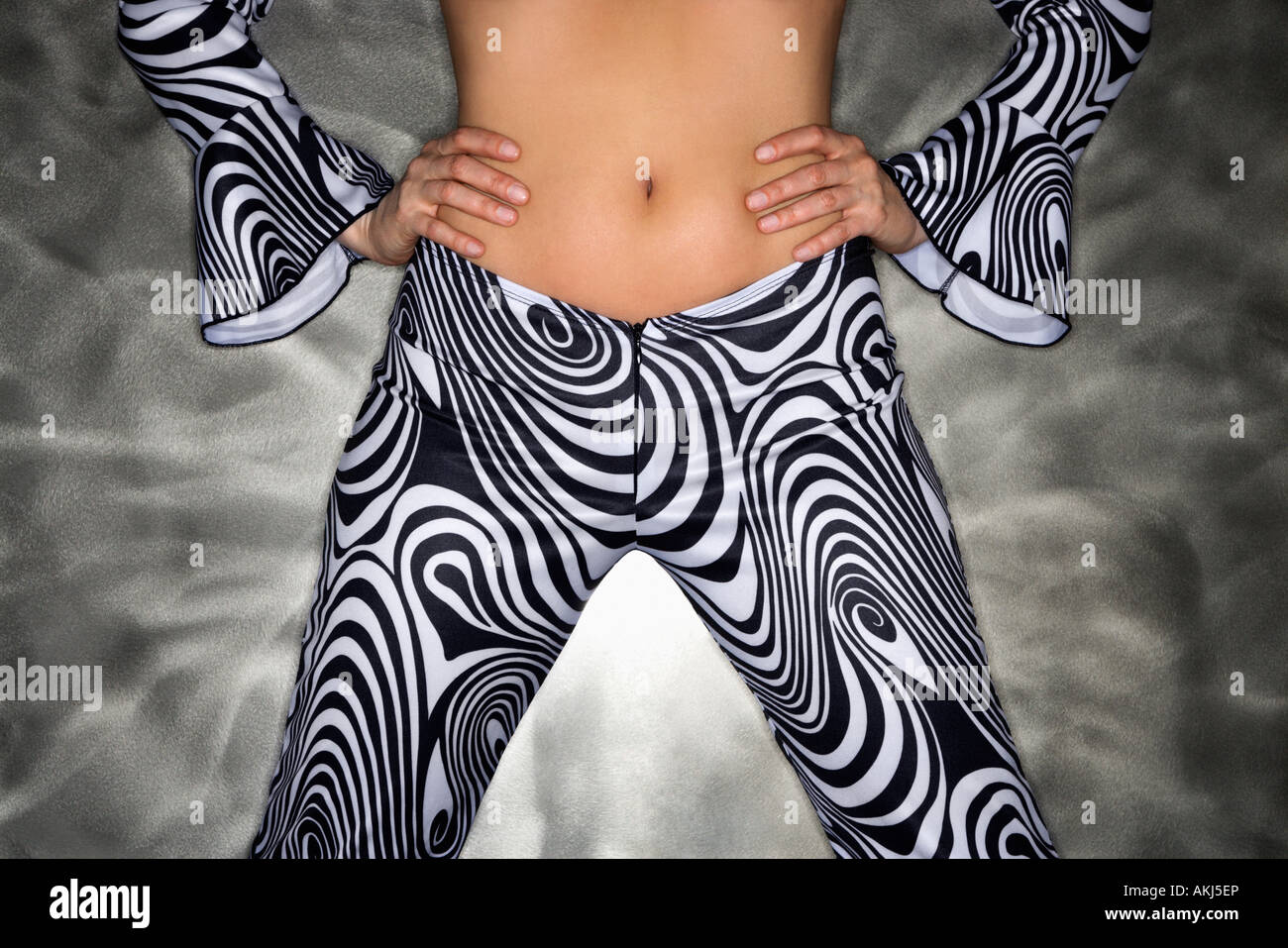 Showing midriff hi-res stock photography and images - Alamy