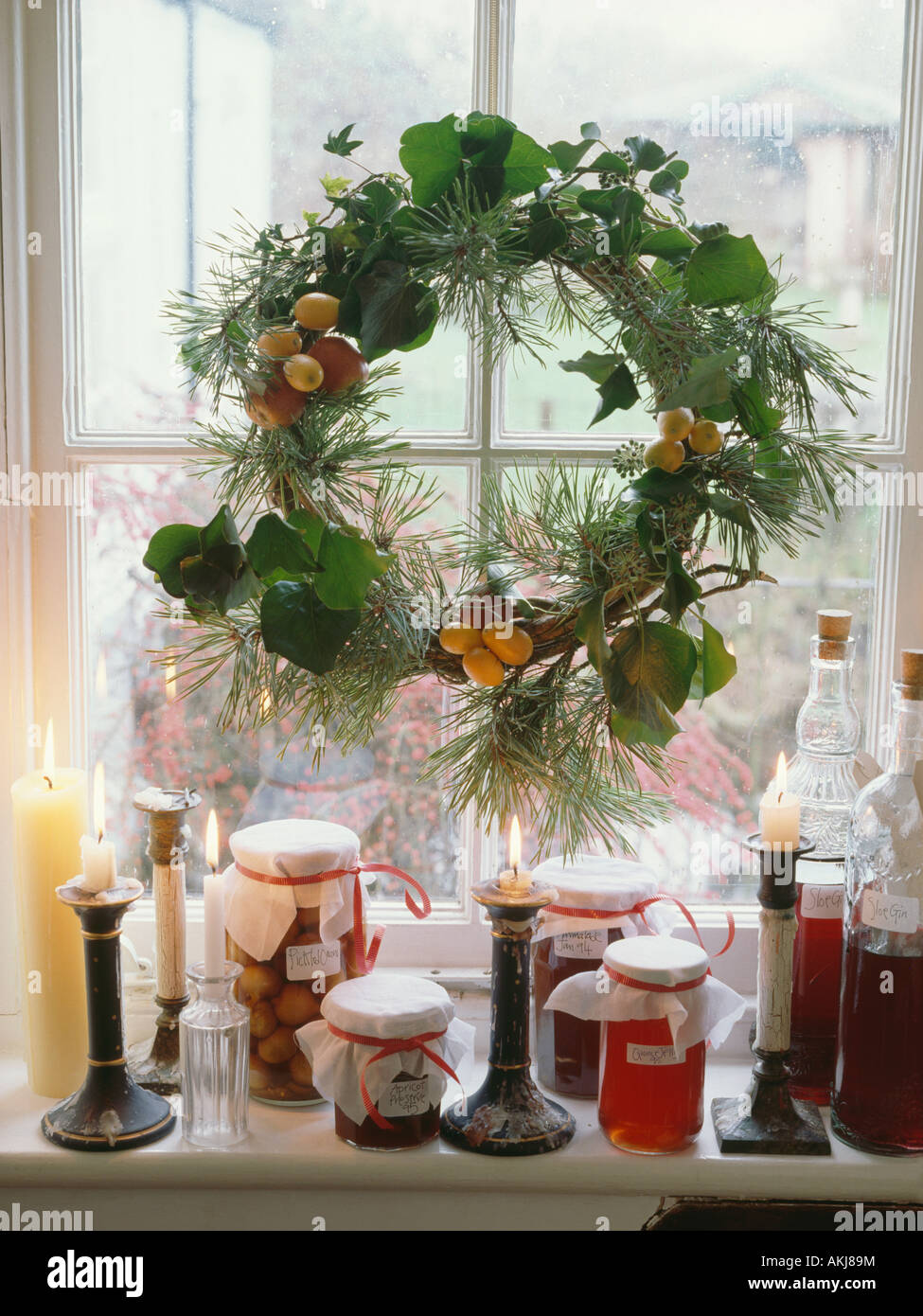 Holly ivy window hi-res stock photography and images - Alamy