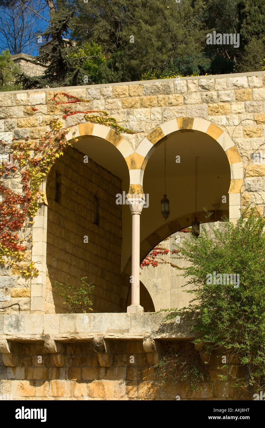 Old stone house in Deir Al Qamar Stock Photo - Alamy