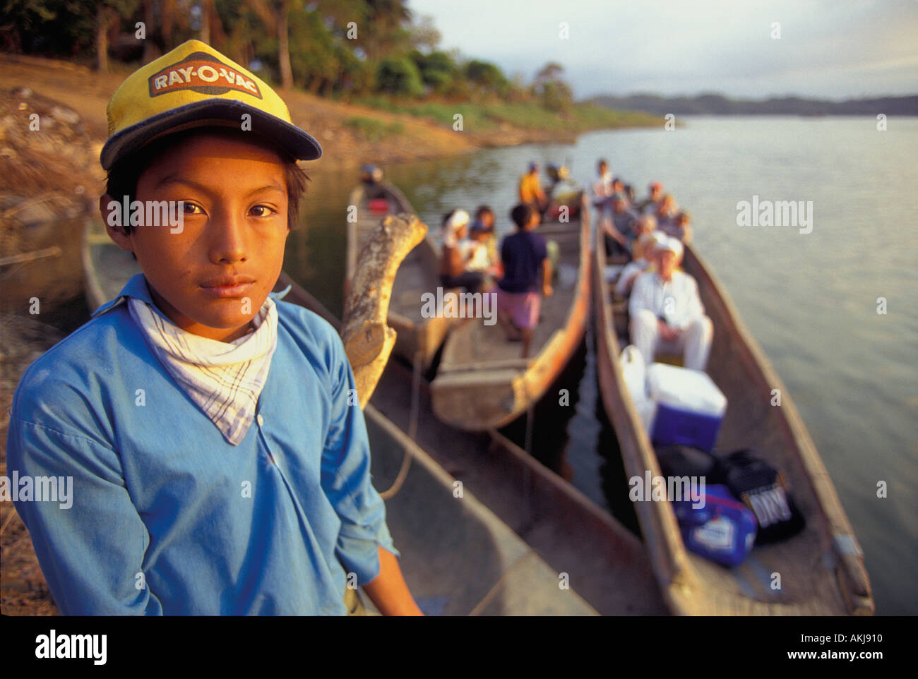 Cuna indians hi-res stock photography and images - Alamy