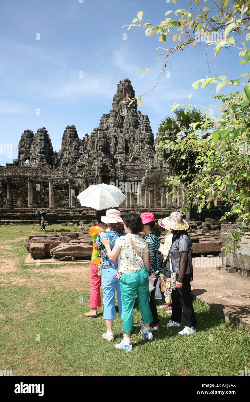 Bayon Angkor Wat dancers old Asian Asian Cambodia Stock Photo - Alamy