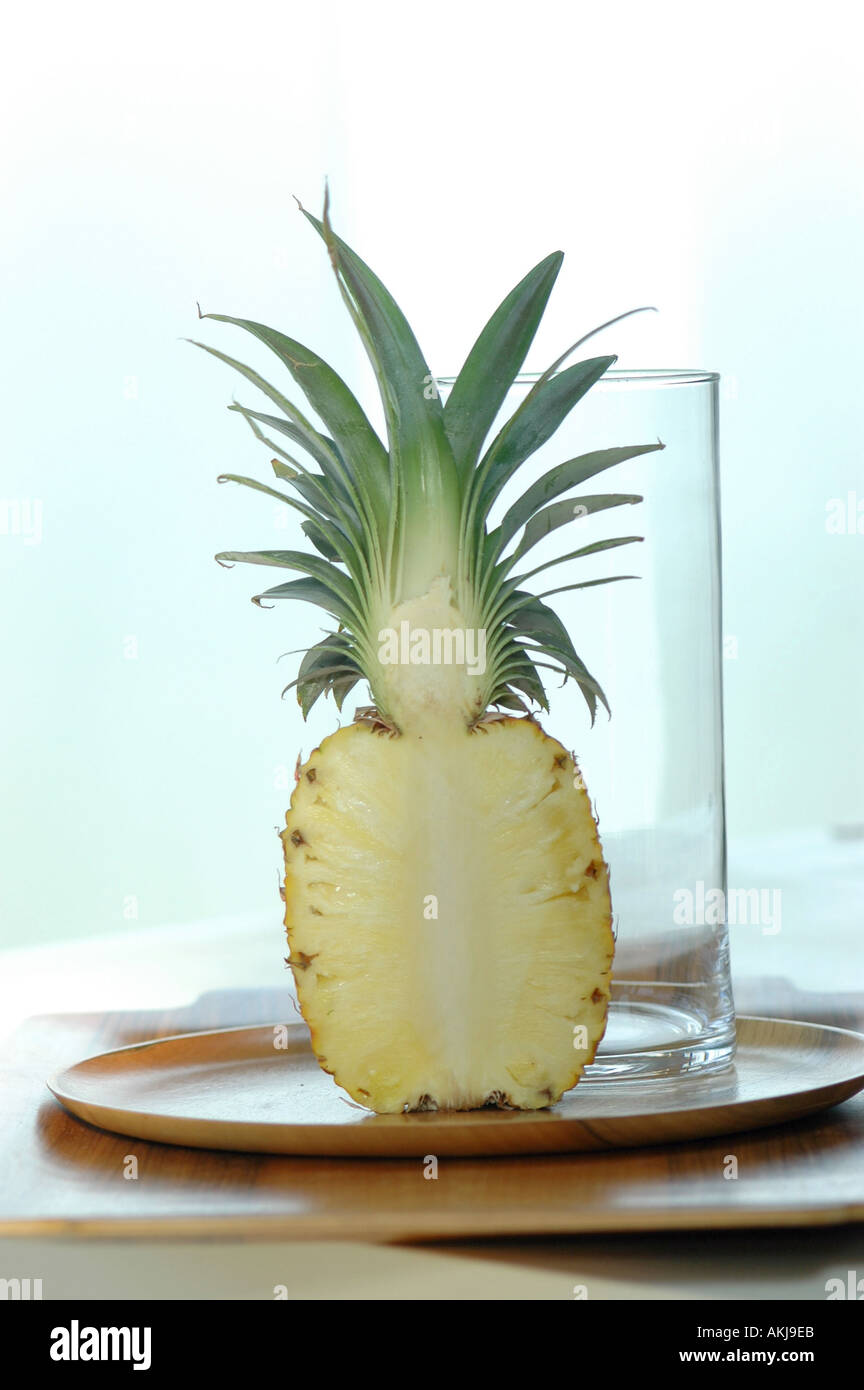 Pineapple ripeness hi-res stock photography and images - Alamy