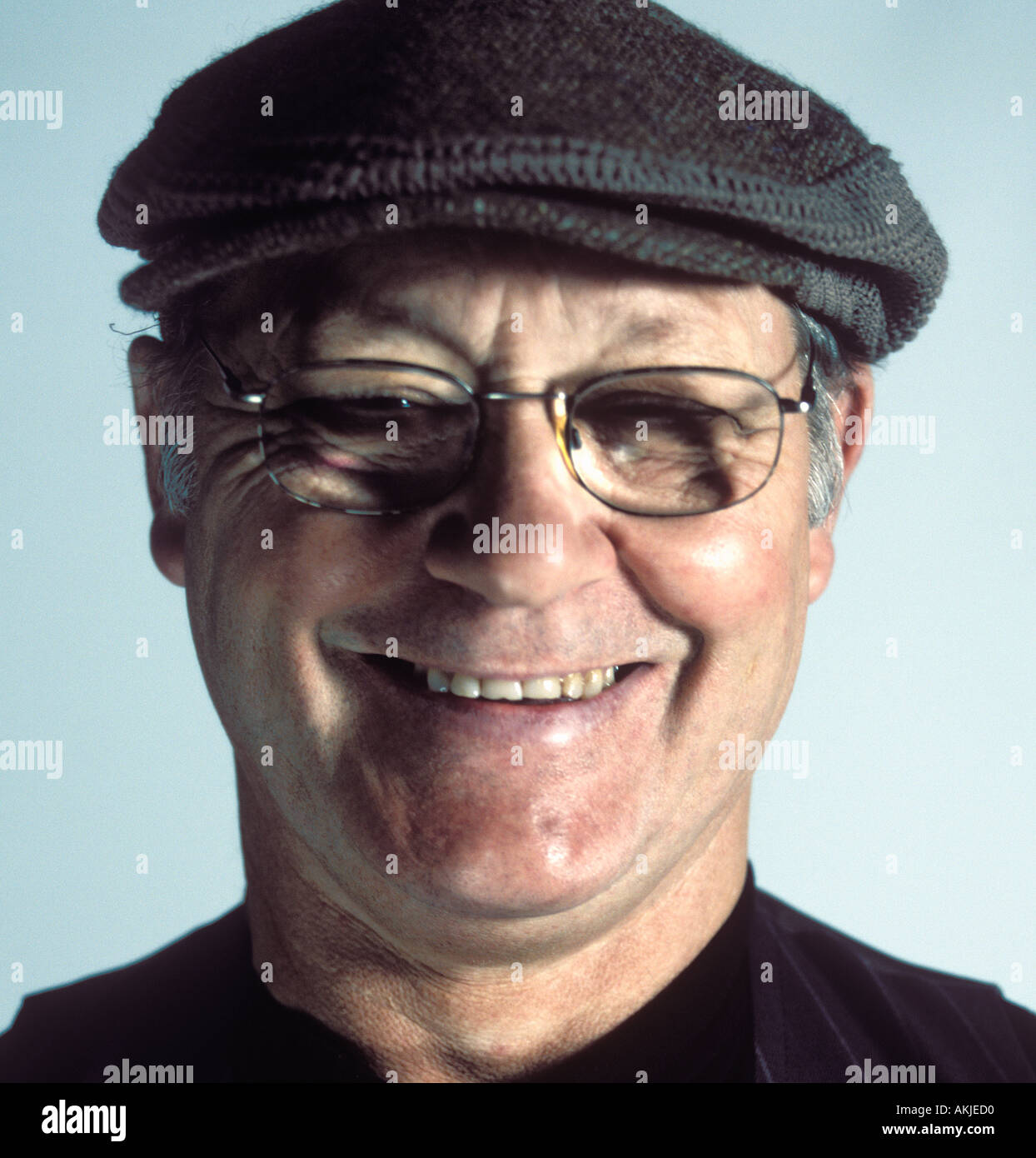 Man in flat cap with northern British gritty smile Stock Photo - Alamy