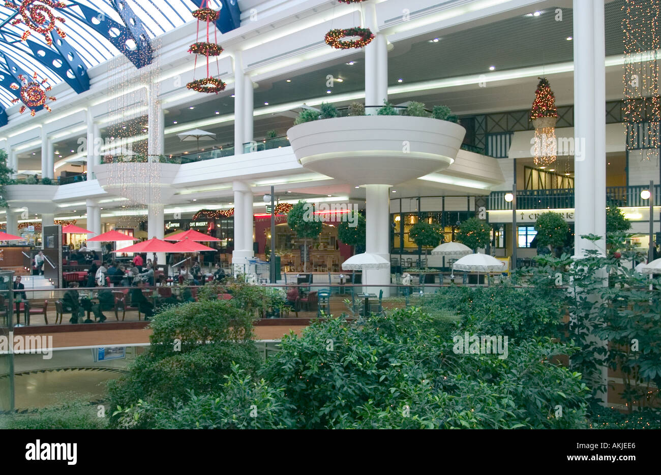 Cafe restaurant escalator stairs hi-res stock photography and images ...