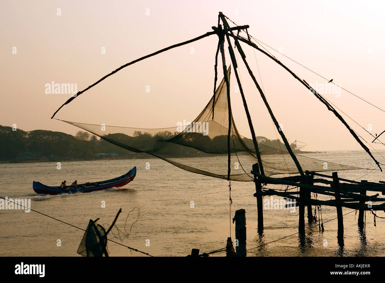Inde, Kerala, Kochi, Chinese square fishing nets Stock Photo - Alamy