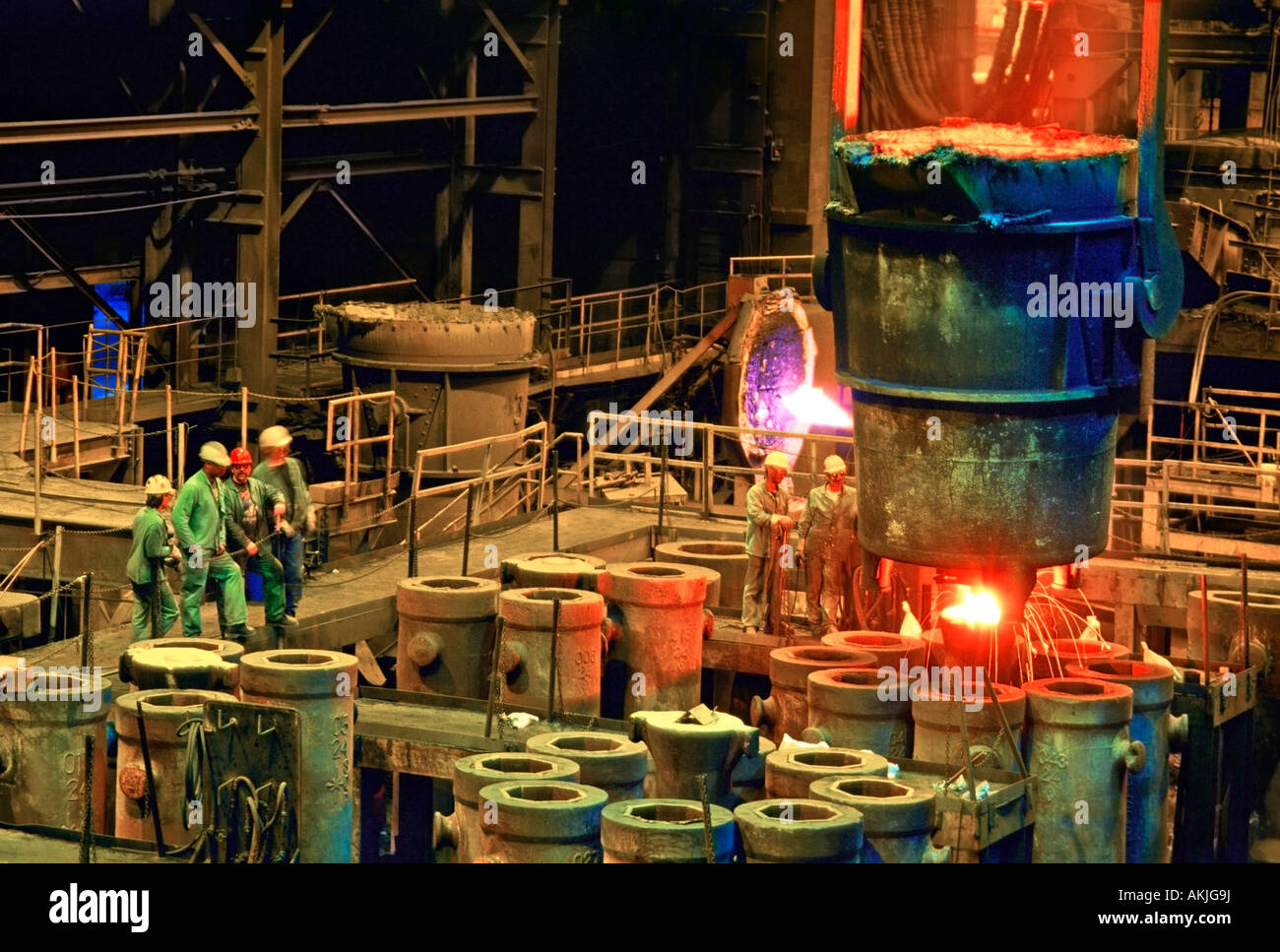 Molten metal pour hi-res stock photography and images - Alamy