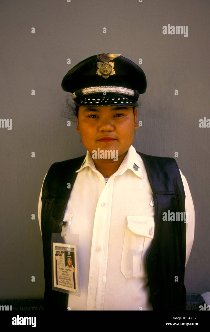 Latina female police officer hi-res stock photography and images - Alamy