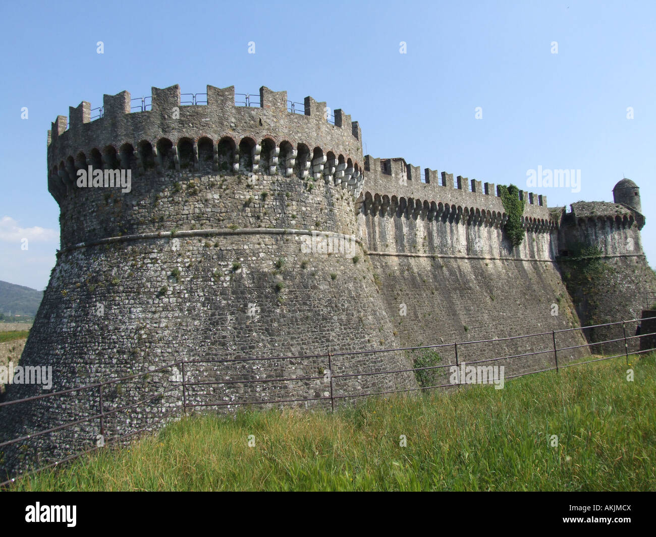 Fortress sarzanello hi-res stock photography and images - Alamy