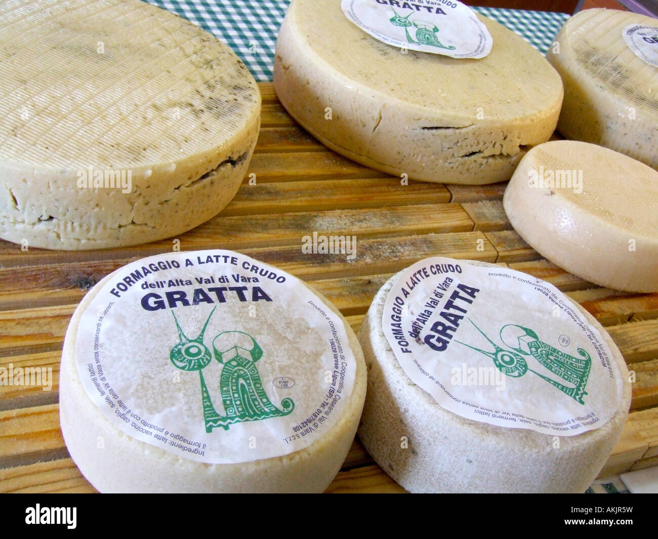 Gratta cheese hi-res stock photography and images - Alamy