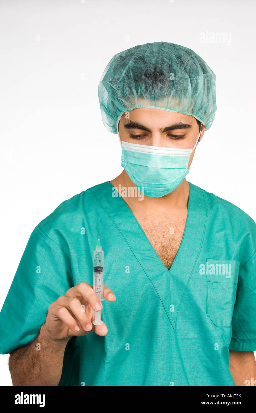 Doctor surgeon holding hypodermic injection Stock Photo - Alamy