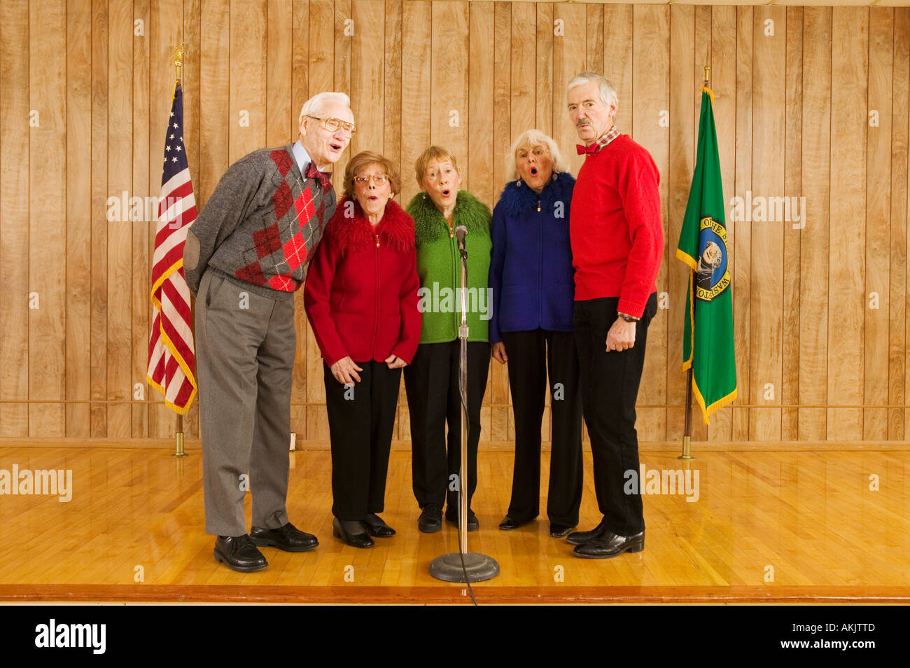 Mature woman singing stage hi-res stock photography and images - Alamy