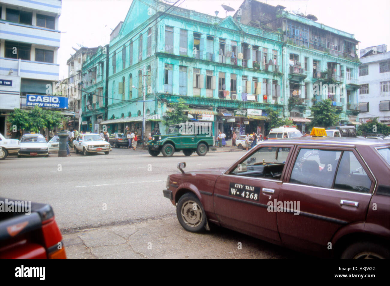 Urban yangon buildings road hi-res stock photography and images - Alamy
