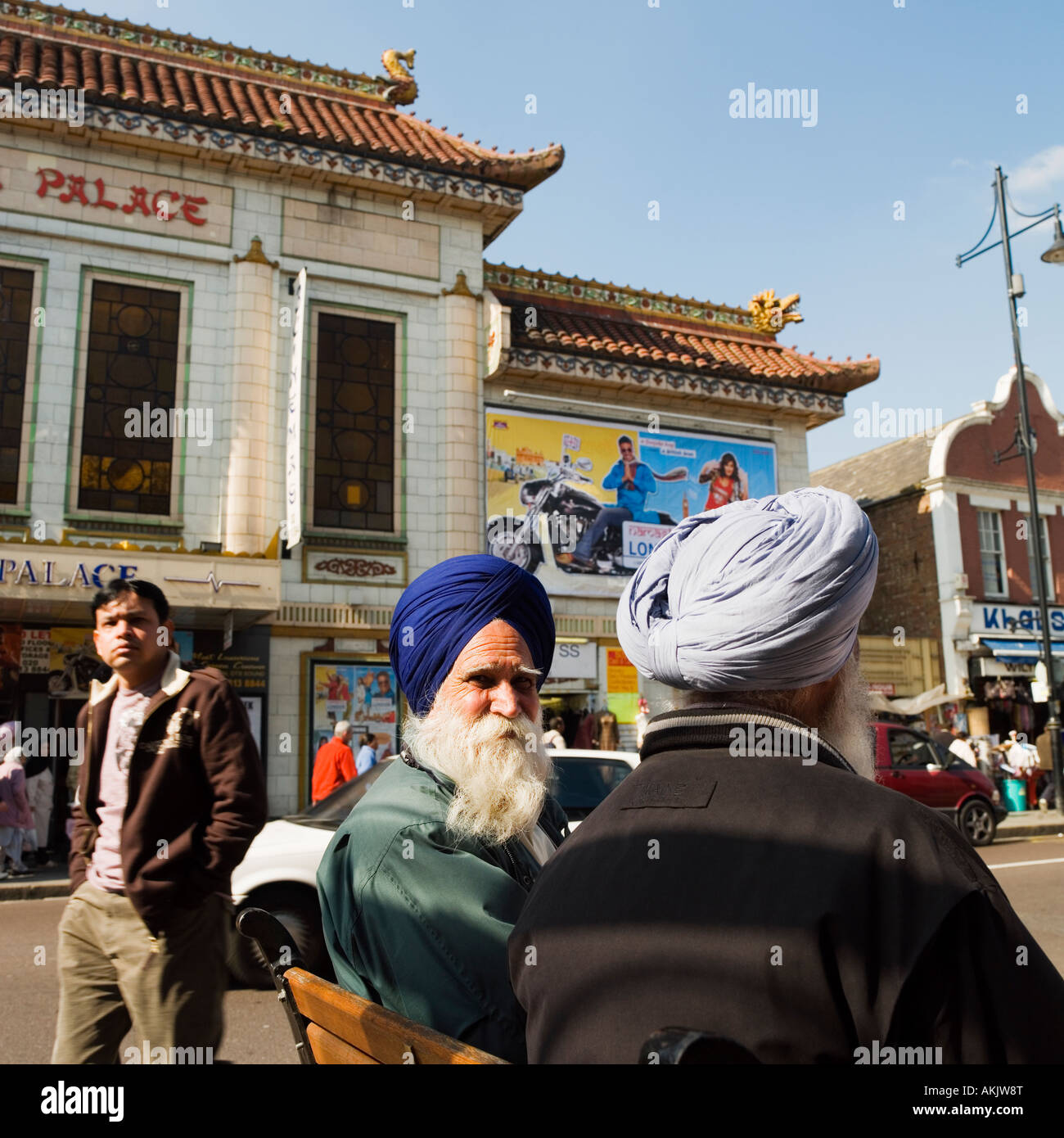 Two 2 elderly sikhs hi-res stock photography and images - Alamy
