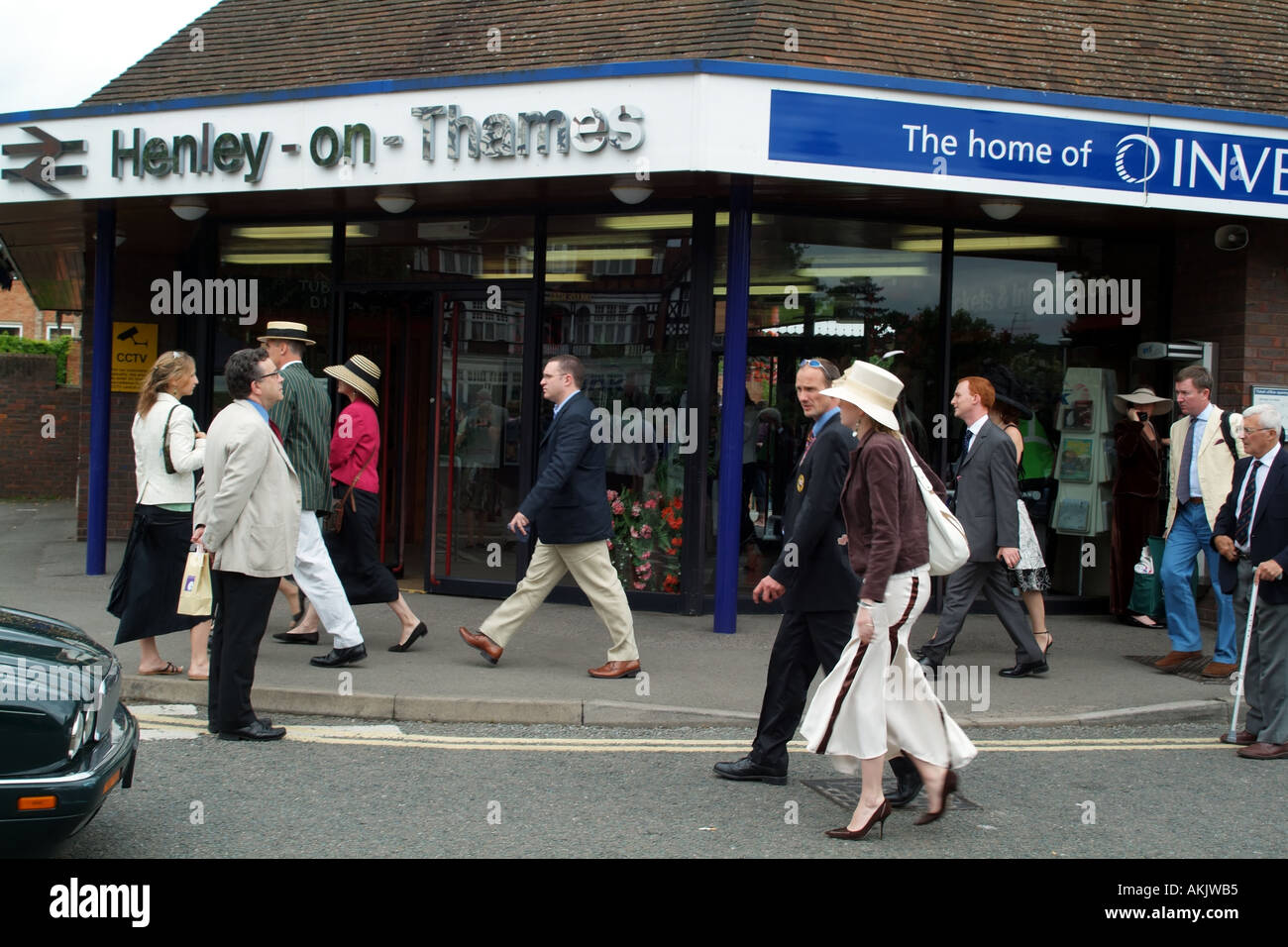 Henley thames station hi-res stock photography and images - Alamy