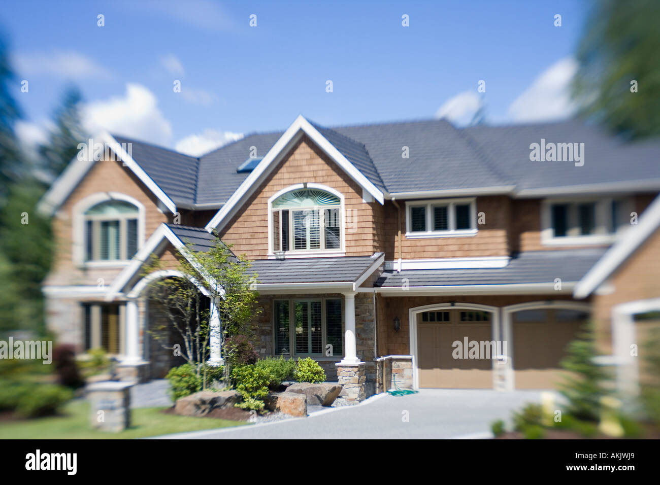 Large american house hi-res stock photography and images - Alamy