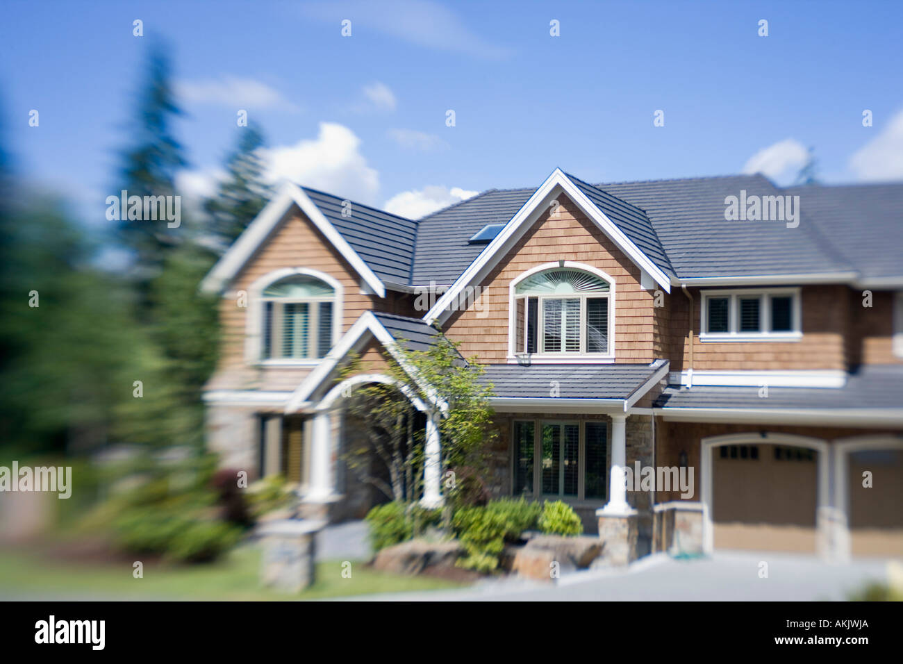 Large american house hi-res stock photography and images - Alamy
