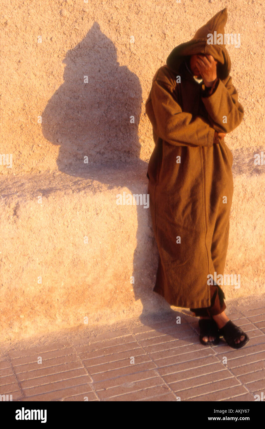 Stooping man hi-res stock photography and images - Alamy