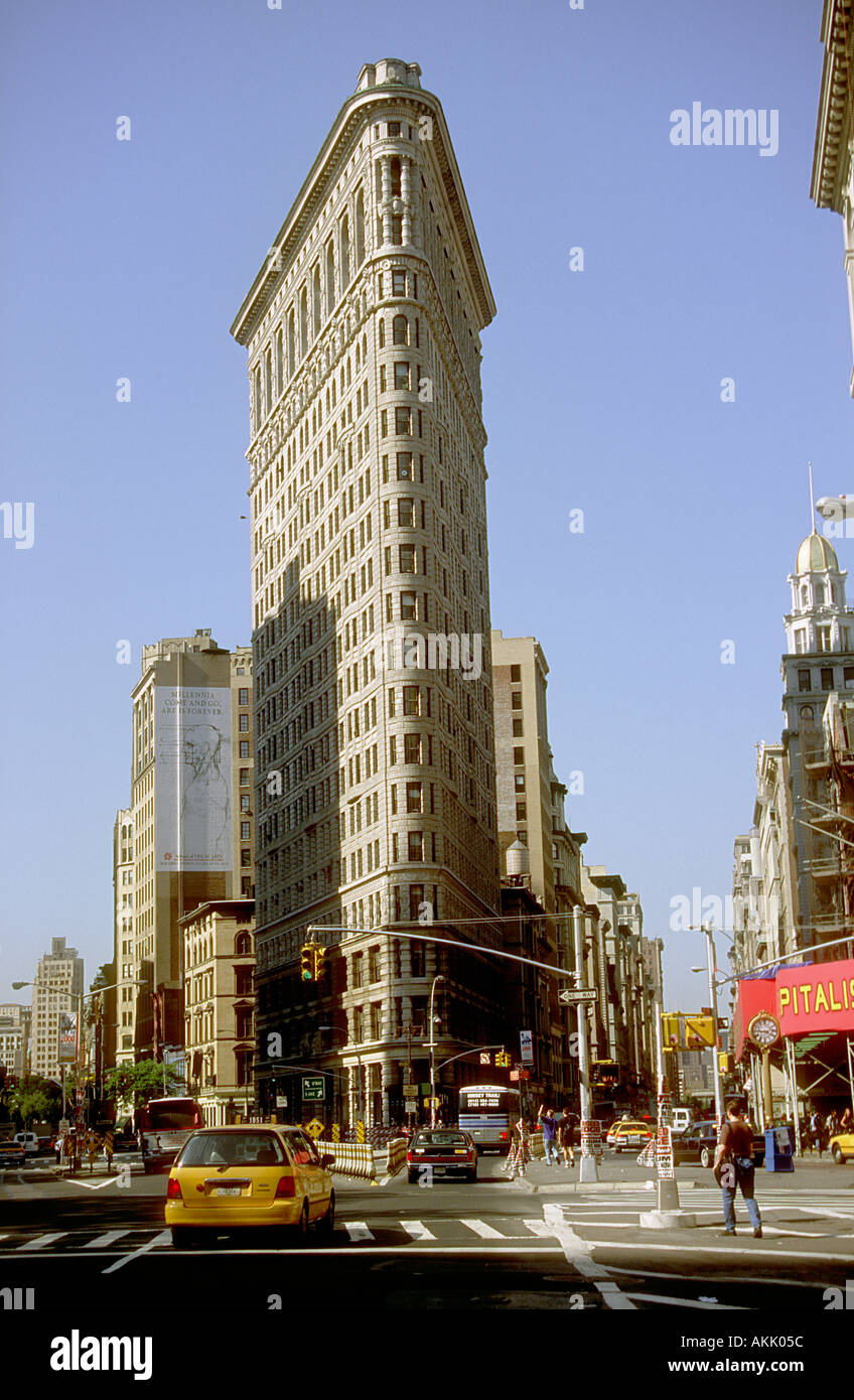 Intersection flatiron building triangle hi-res stock photography and ...