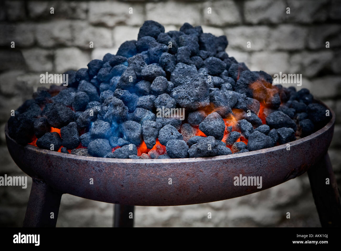 Live coals hi-res stock photography and images - Alamy