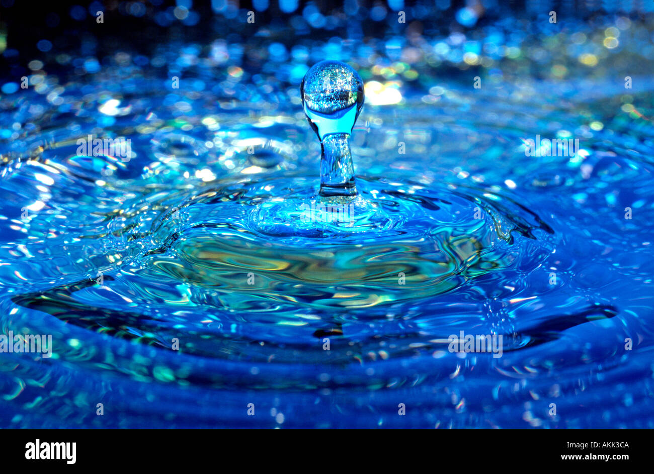 WATER DROPLET SPLASHING INTO WATER Stock Photo - Alamy