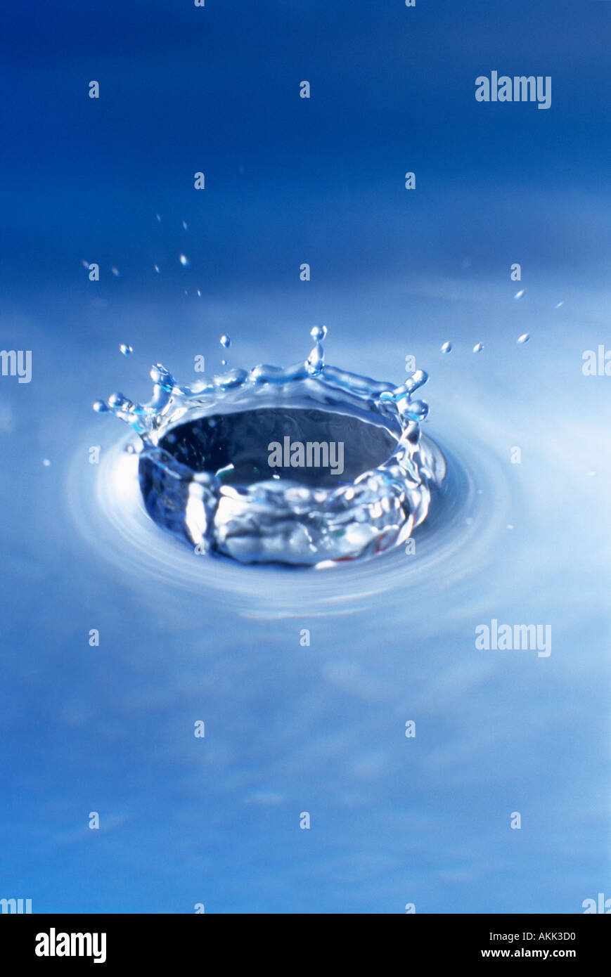WATER DROPLET SPLASHING INTO WATER Stock Photo - Alamy