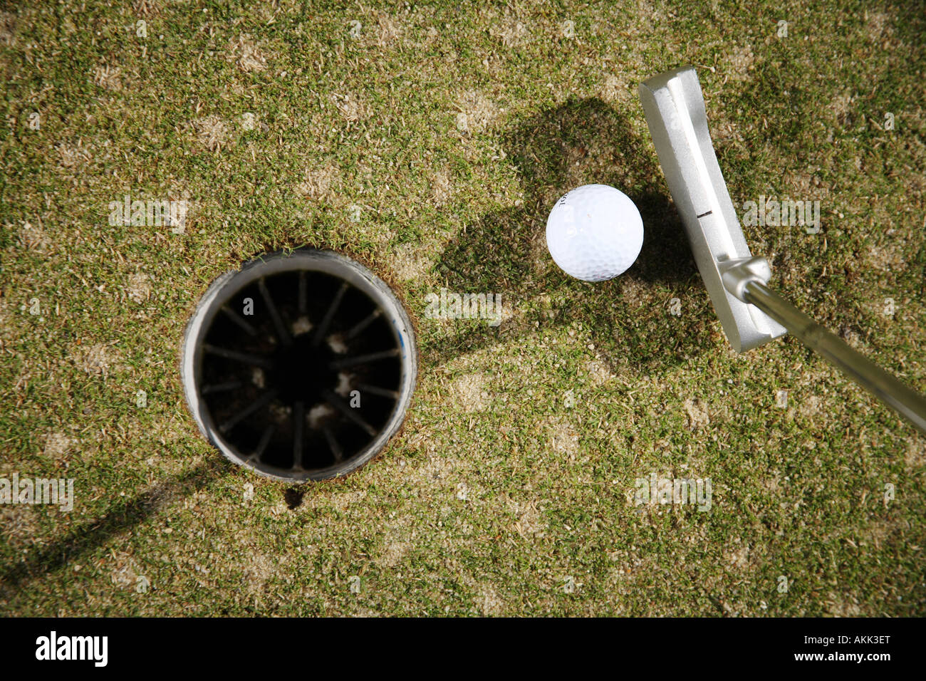 putting the golf ball Stock Photo - Alamy
