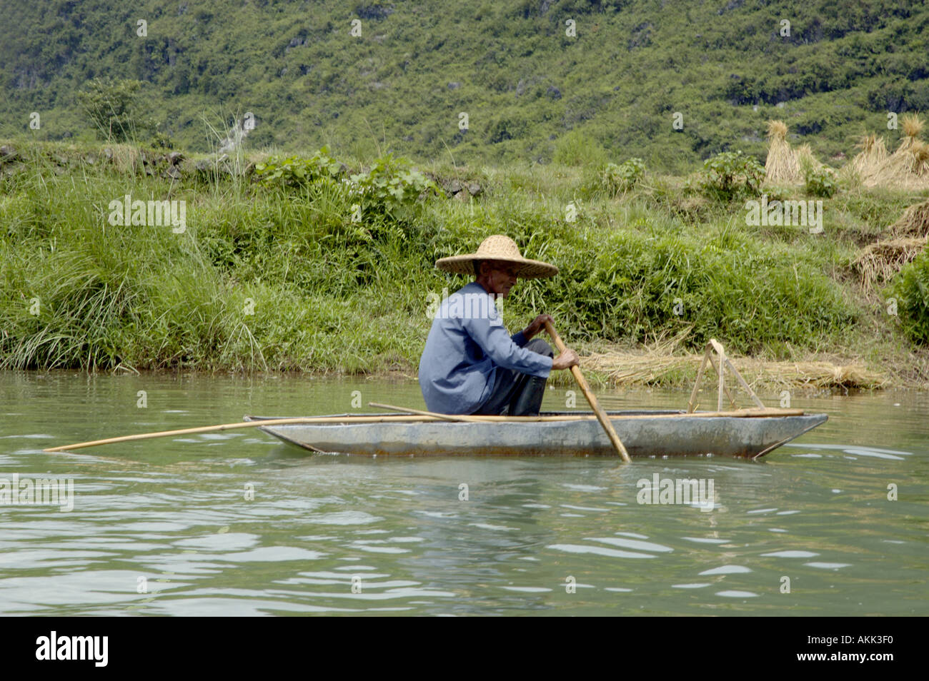 Chinese rowing boat hi-res stock photography and images - Alamy