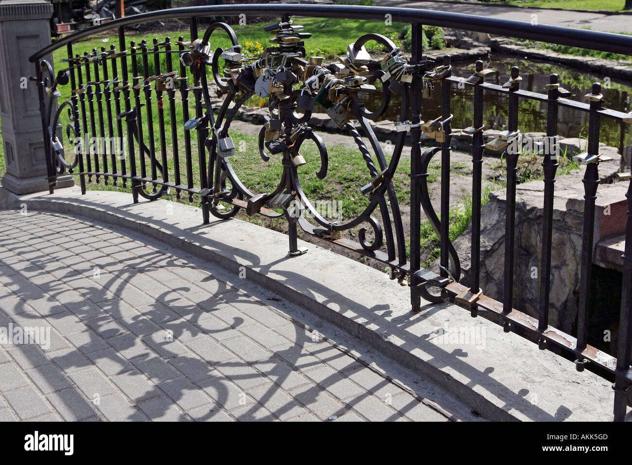 Silhouette contour outline arch hi-res stock photography and images - Alamy