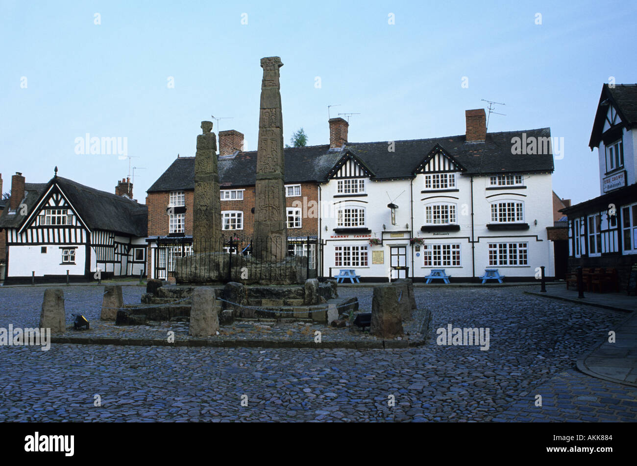 Sandbach crosses hi-res stock photography and images - Alamy