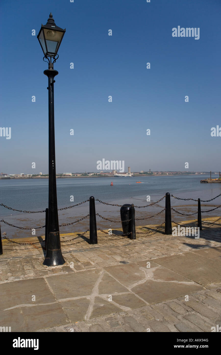 Riverside walk liverpool hi-res stock photography and images - Alamy