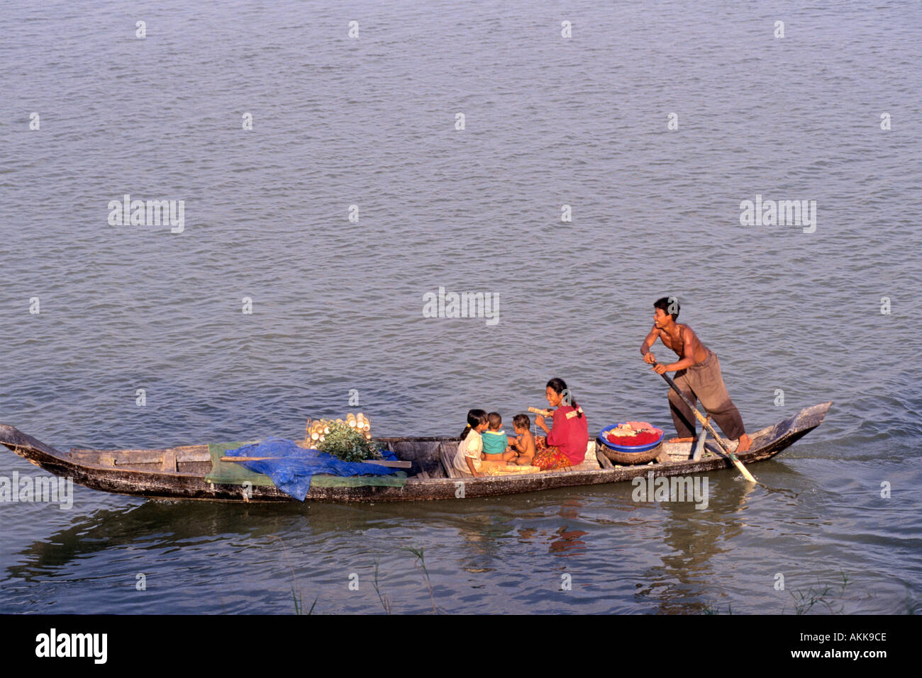 Subsistence fishing family Mekong River Cambodia Stock Photo - Alamy