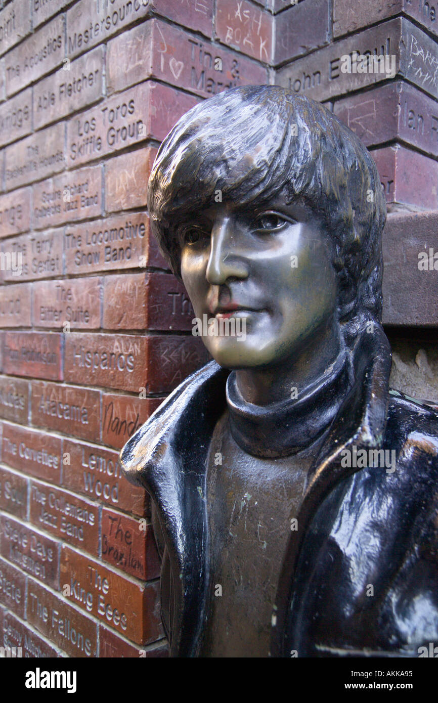 Statue of John Lennon Mathew Street Liverpool England Stock Photo - Alamy