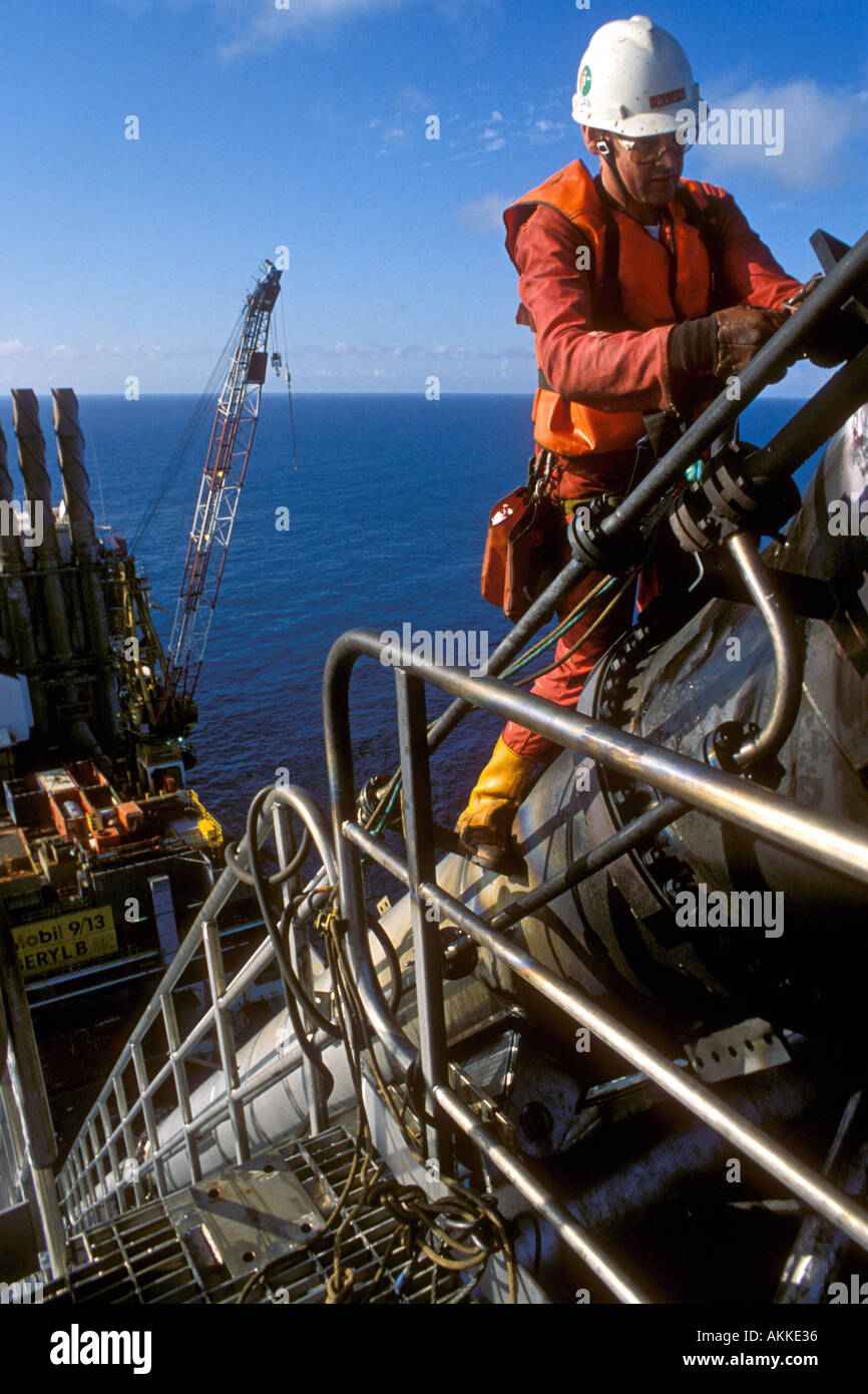 Repair to flare tip Beryl Bravo North Sea Stock Photo - Alamy