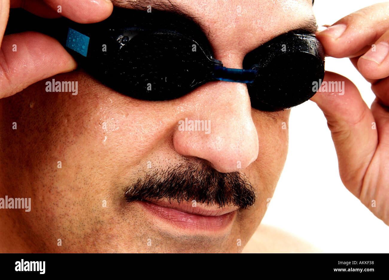 Swimmer putting on swimming goggles hi-res stock photography and images ...