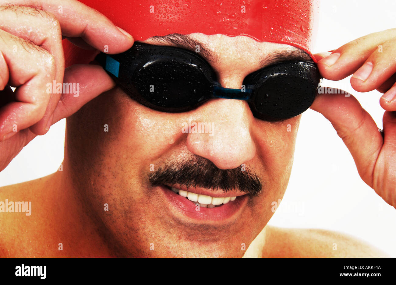 Swimmer putting on swimming goggles hi-res stock photography and images ...