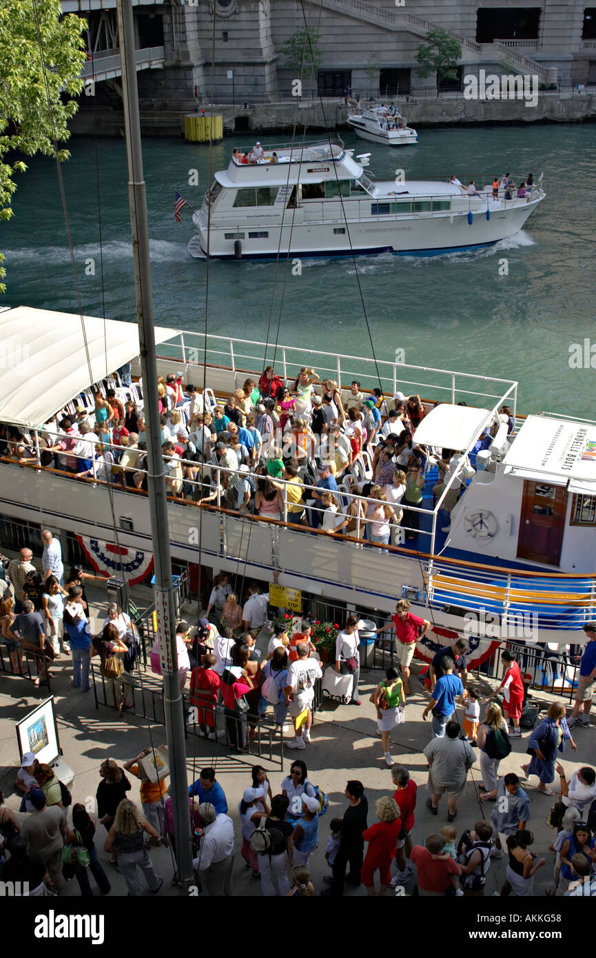 RIVER Chicago Illinois People boarding boat for sightseeing trip along ...