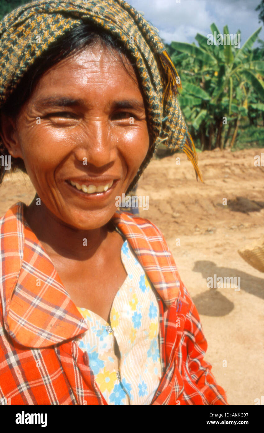 Traditional young myanmar female hi-res stock photography and images ...