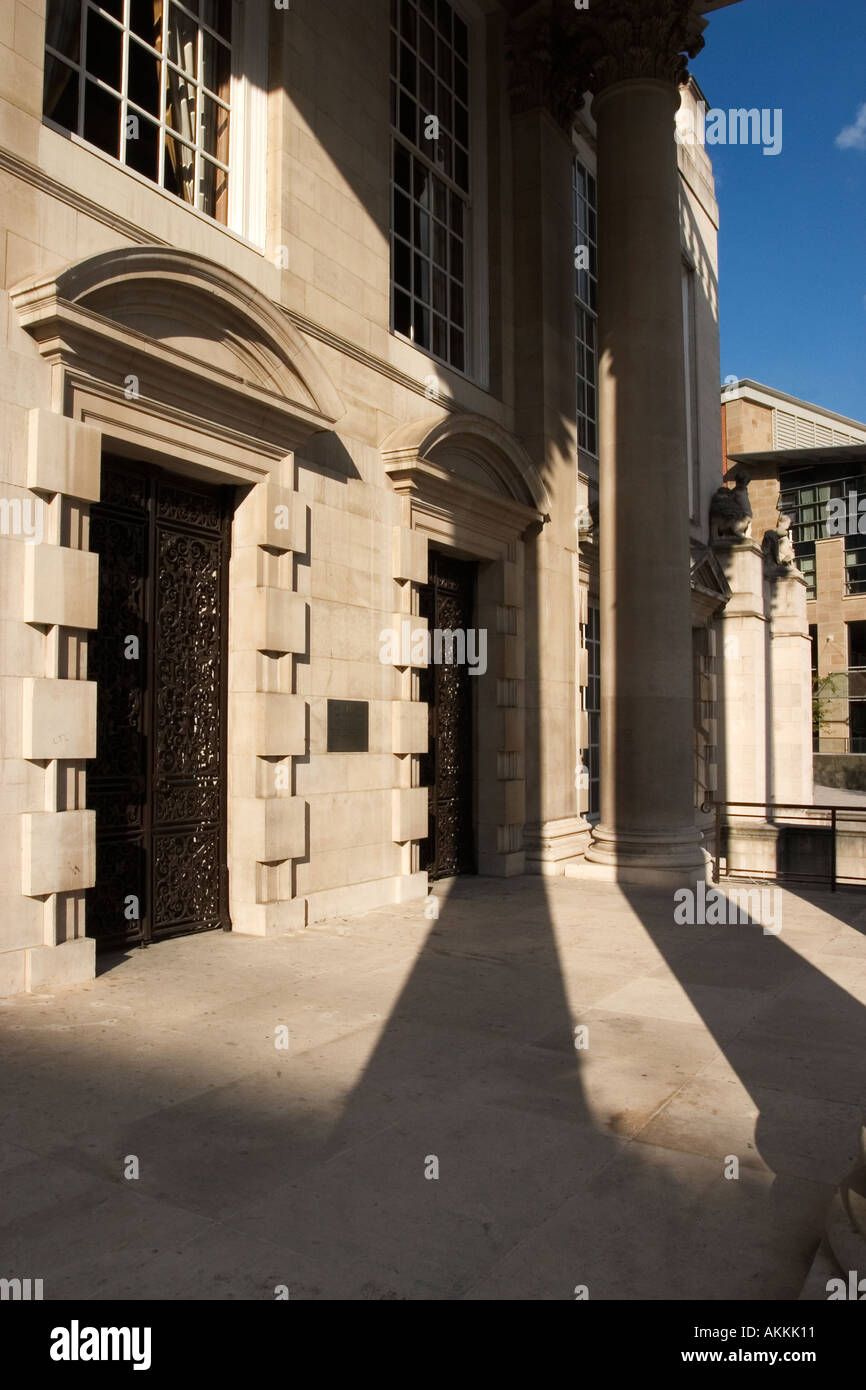 Portland stone corinthian portico hi-res stock photography and images ...