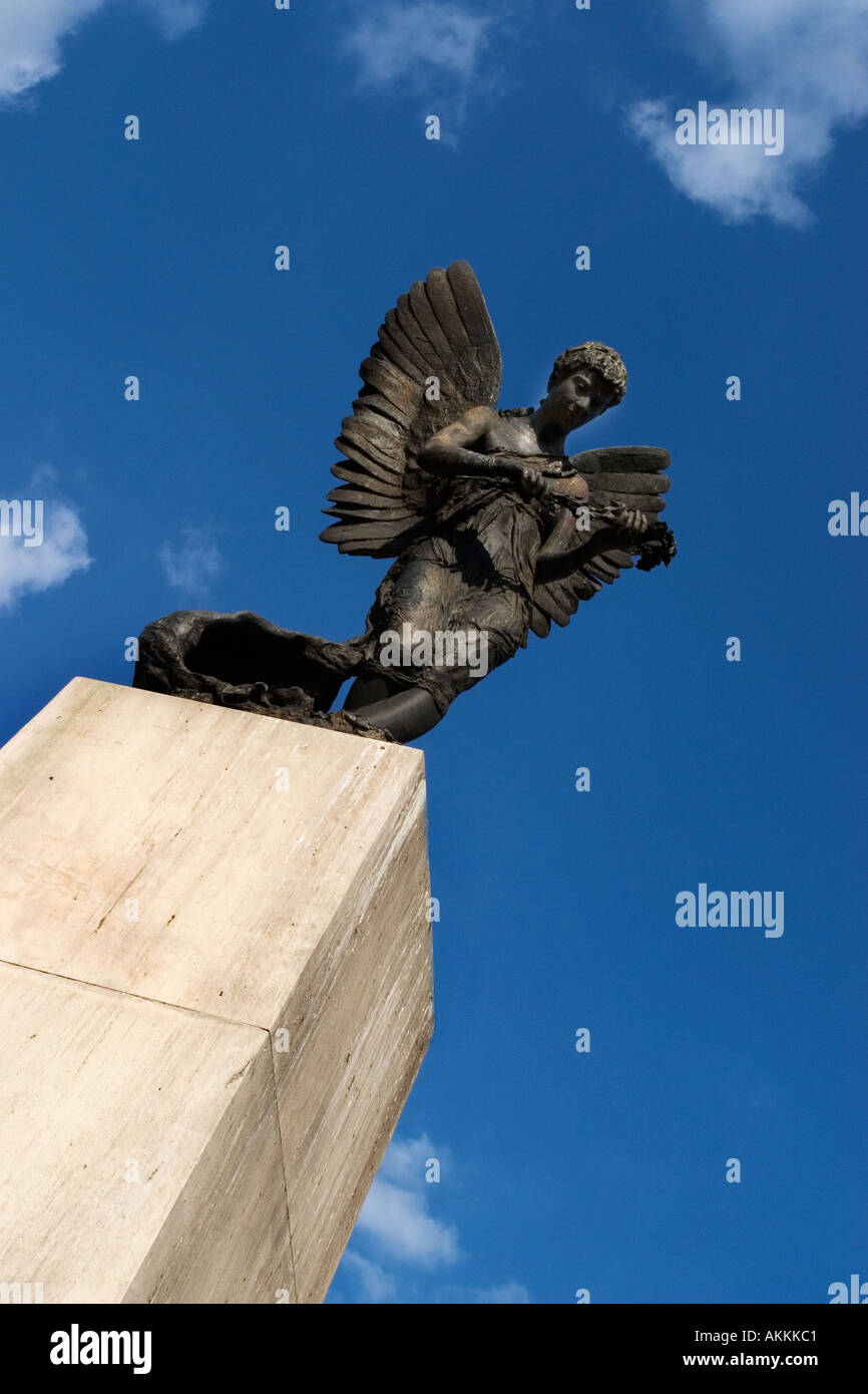 Leeds United Bronze Statue High Resolution Stock Photography and Images ...