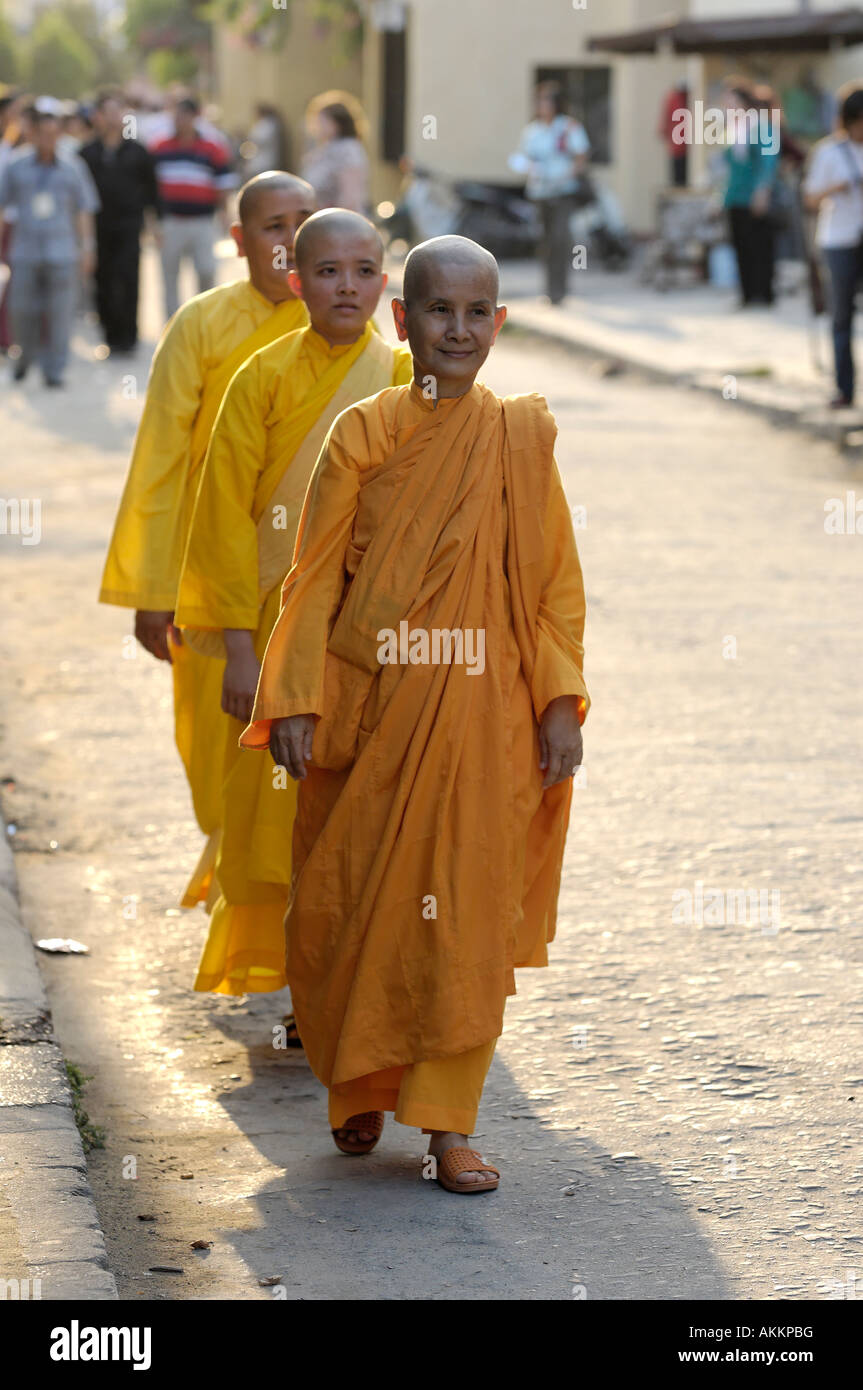Female monk hi-res stock photography and images - Alamy