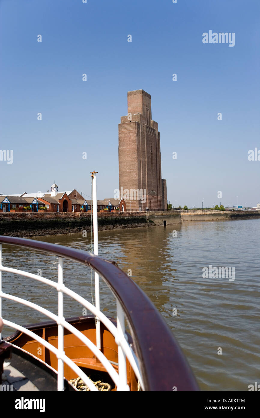 Woodside river mersey royal iris hi-res stock photography and images ...