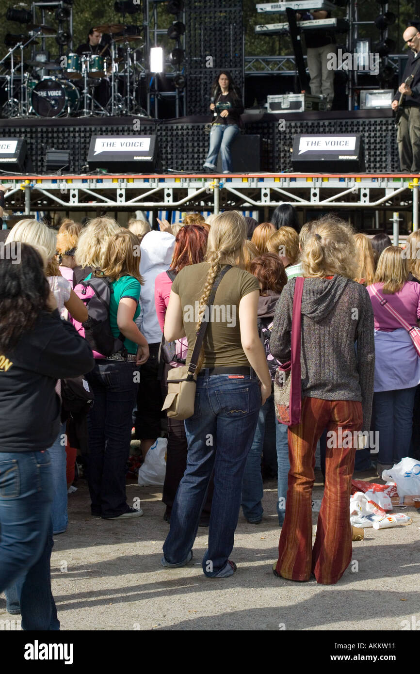 Concert audience stage daytime hi-res stock photography and images - Alamy