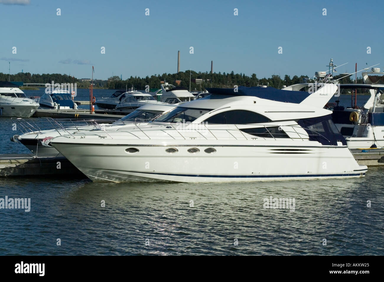 Fast vessels hi-res stock photography and images - Alamy