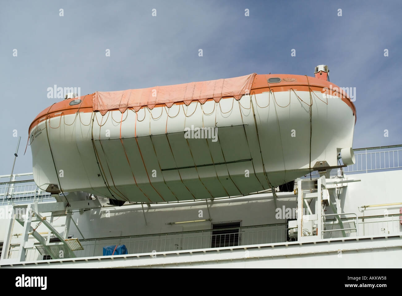 Liner life boat hi-res stock photography and images - Alamy