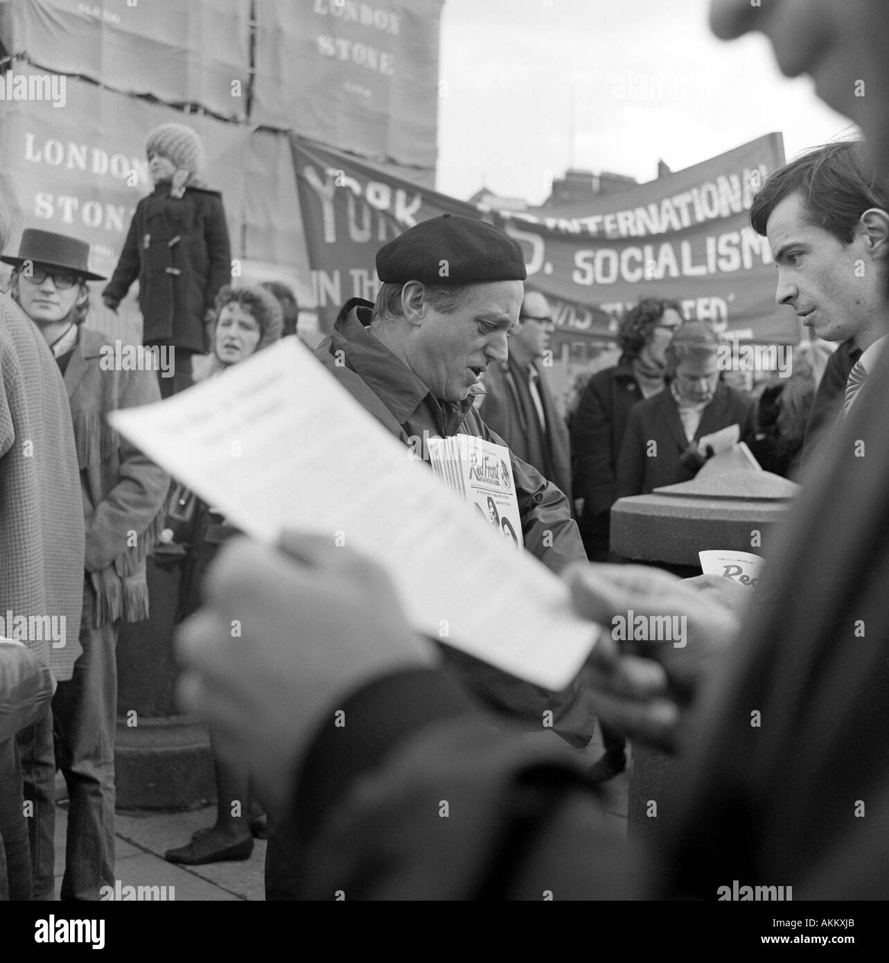 Vietnam war protest 1968 london hi-res stock photography and images - Alamy