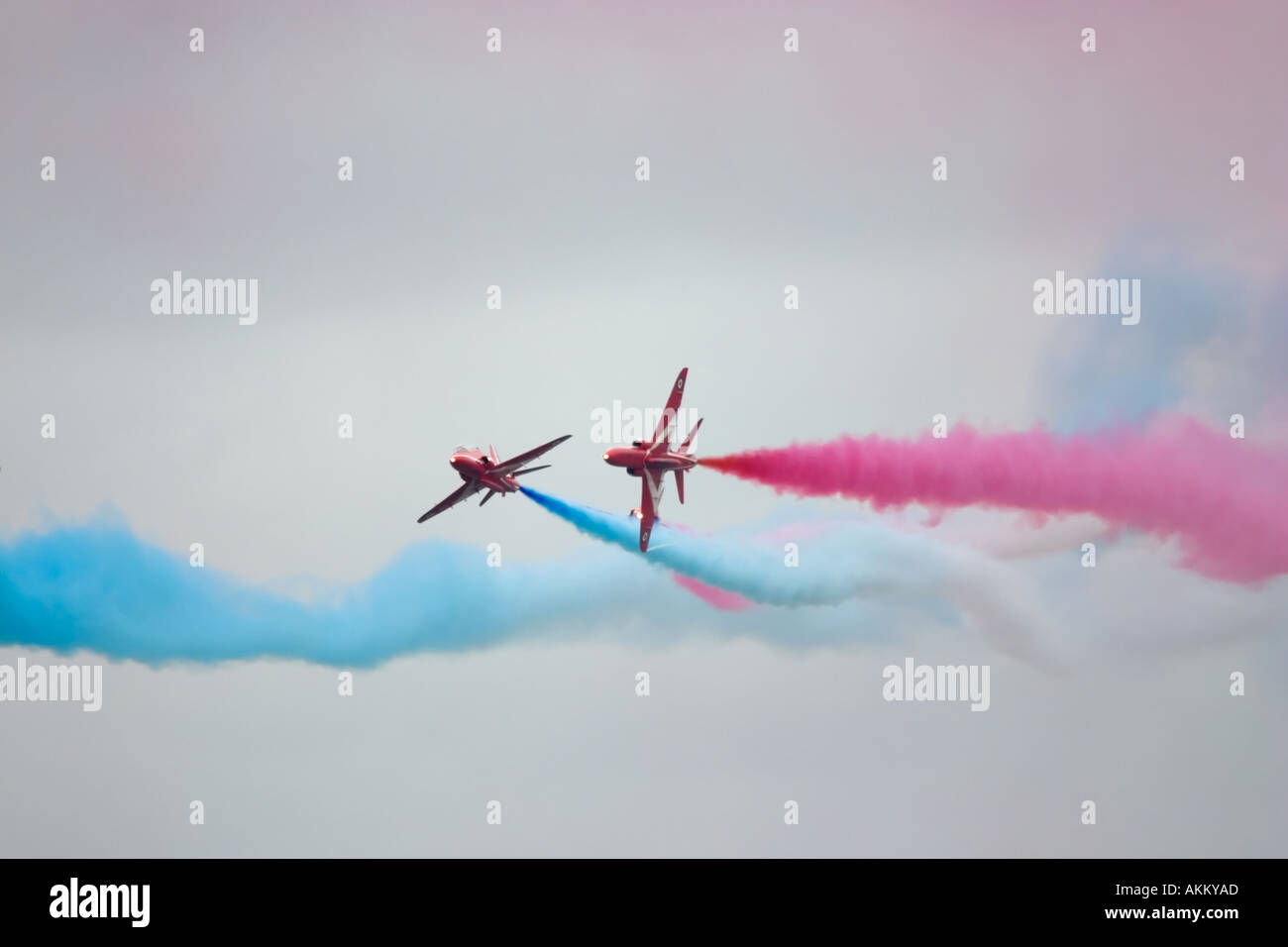 RAF Red Arrows BAE Hawk jet trainer aircraft precision flying trailing ...