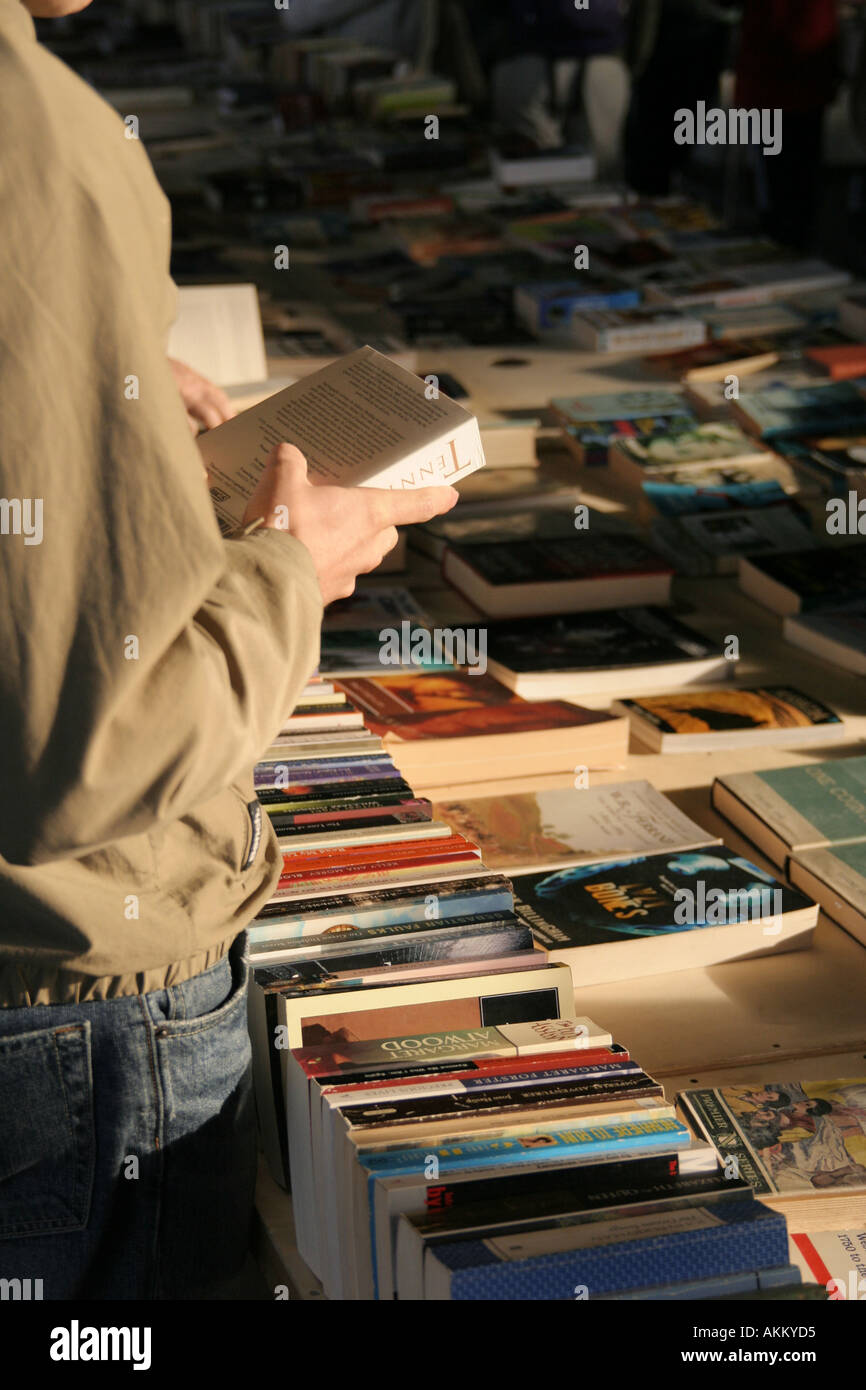 Pick up book hi-res stock photography and images - Alamy