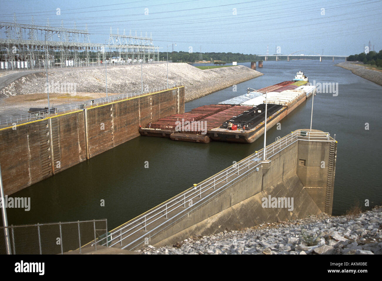 Barges on the mississippi river hi-res stock photography and images - Alamy