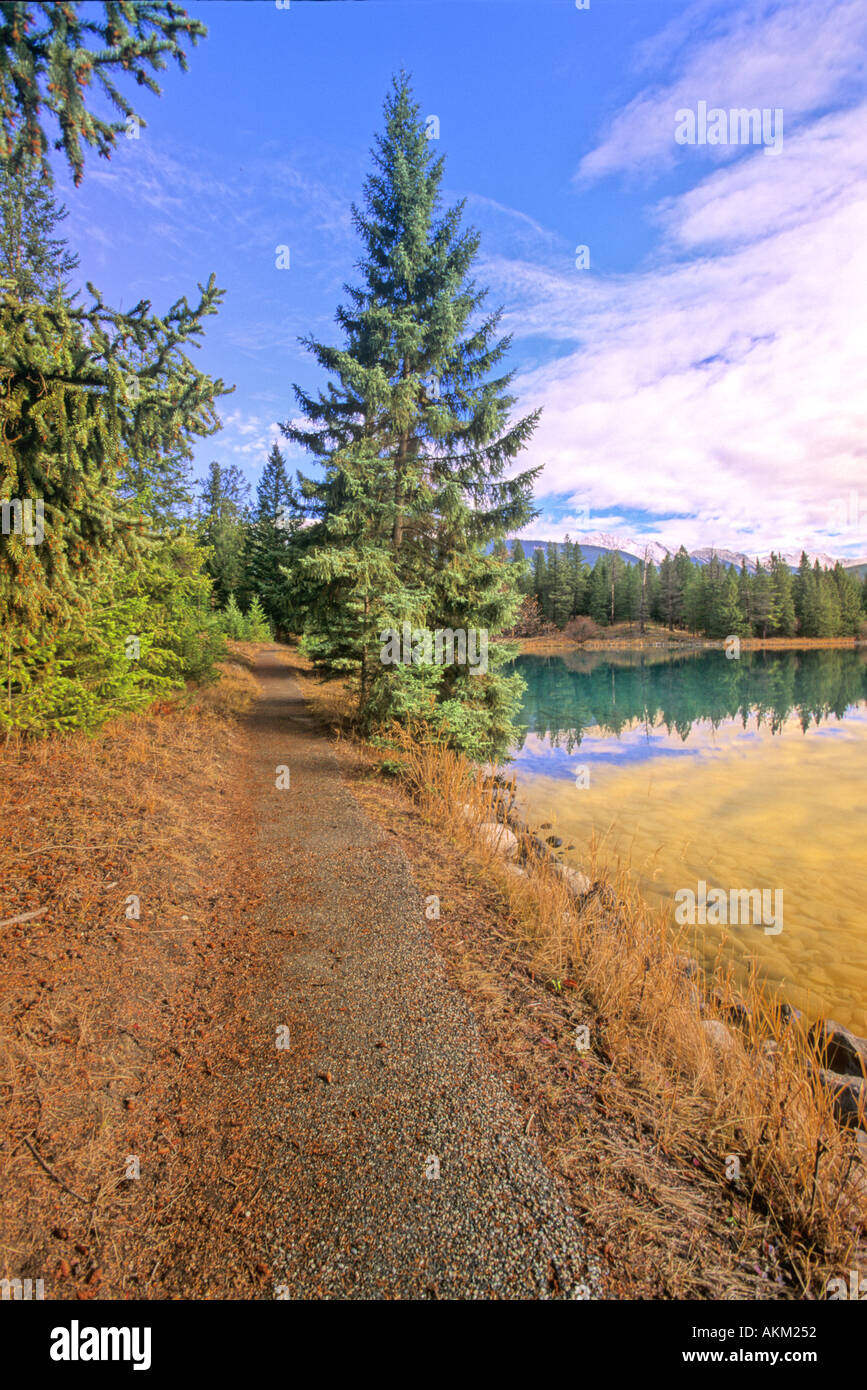 Pathway along the lake Stock Photo - Alamy